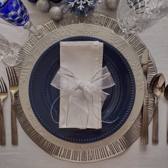 Royal Norfolk | Dining | St Set Celebrate With These 2 Deep Blue Dinner ...